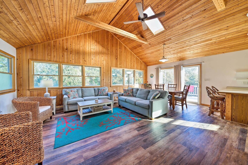 Bright Southern Shores Family Home < 1 Mi To Beach - Duck, NC