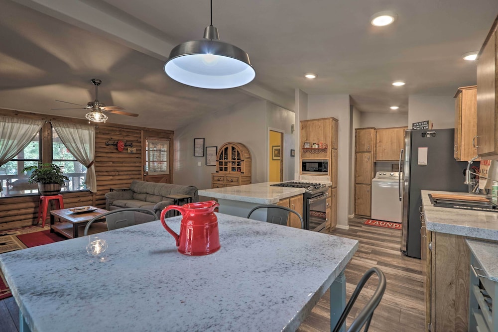 Updated Strawberry Family Cabin W/ 2 Private Decks - Pine, AZ