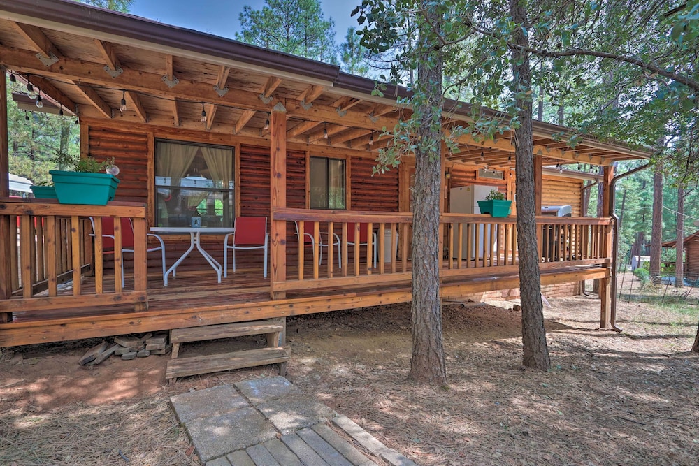 Updated Strawberry Family Cabin W/ 2 Private Decks - Pine, AZ
