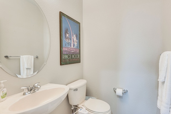 Fenced Yard & Trail Access: Dog-friendly Erie Home - Thornton, CO