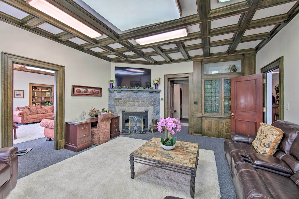 8 Mi To Hersheypark: Luxe Manor In Annville - Fredericksburg, PA