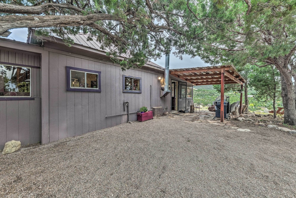 Cozy High Rolls Cottage Near Hiking Trails! - New Mexico