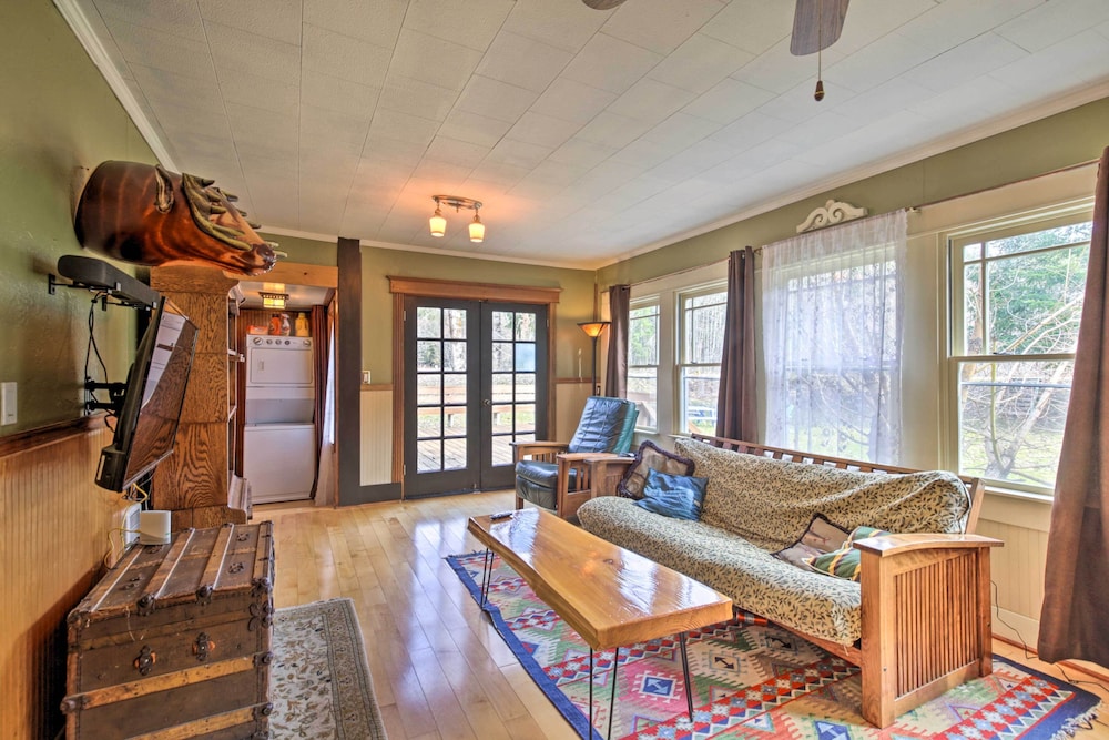Remote Escape: Riverside Home W/ Scenic Views - Detroit Lake State Recreation Area, Detroit
