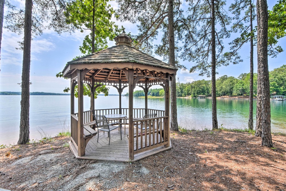 Designer Retreat W/ Pool, Golf + Beach Access! - Clemson