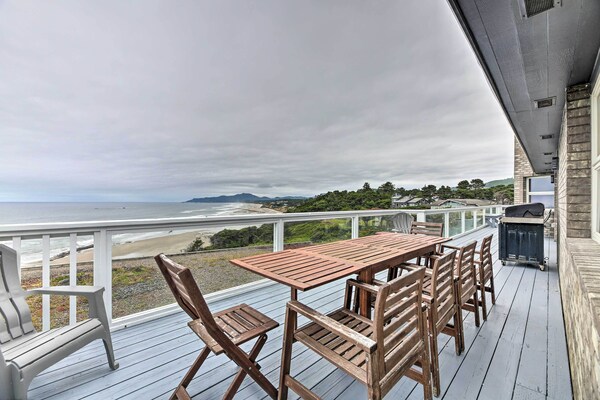 Luxurious Newport Estate W/ Spa & Lighthouse Views - Newport, OR