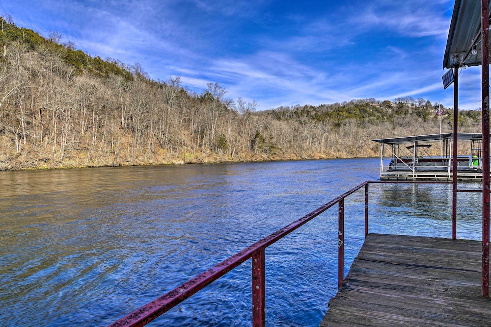 Waterfront Hollister Retreat W/ Dock & Game Room! - Branson, MO