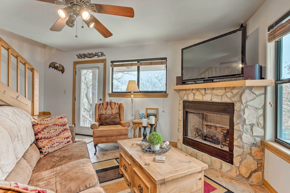 Medicine Park Cabin Rental W/ Mountain View - Lawton, OK