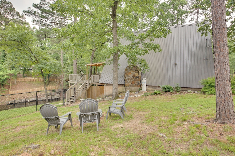 Lake Hamilton Cabin: Boating Getaway! - Hot Springs, AR