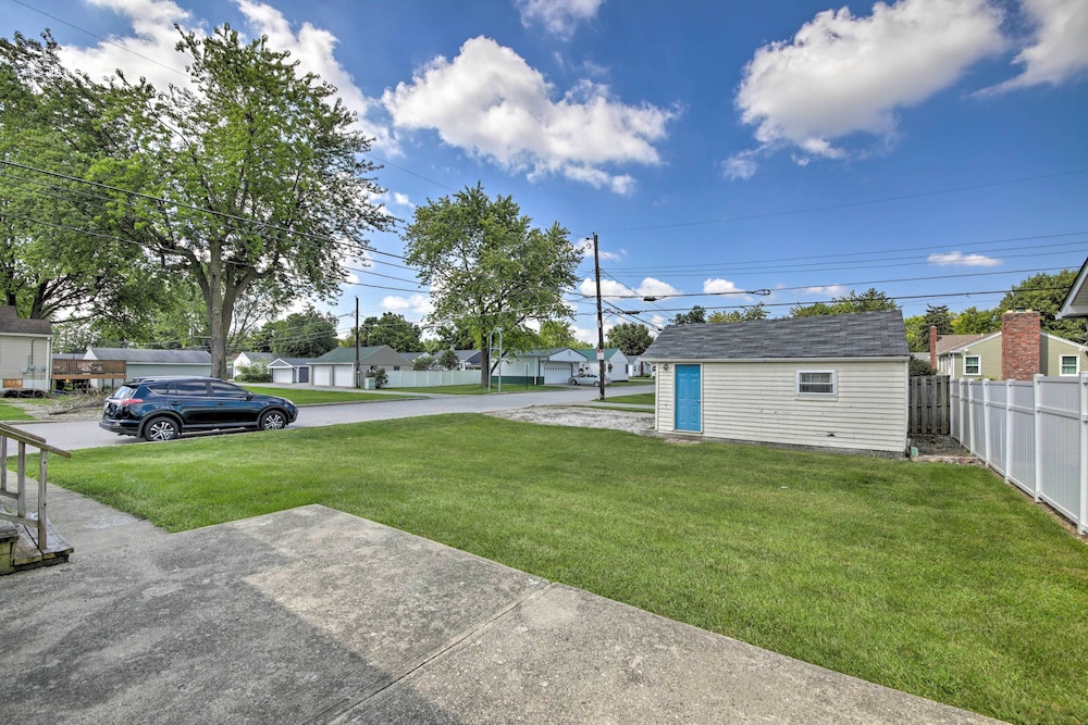 Walk To Speedway & Hall Of Fame: Indianapolis Home - Indianapolis, IN