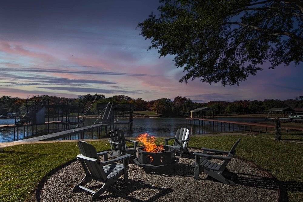 Lakefront Home W/ Dock In Mabank: Near Golfing! - Log Cabin, TX