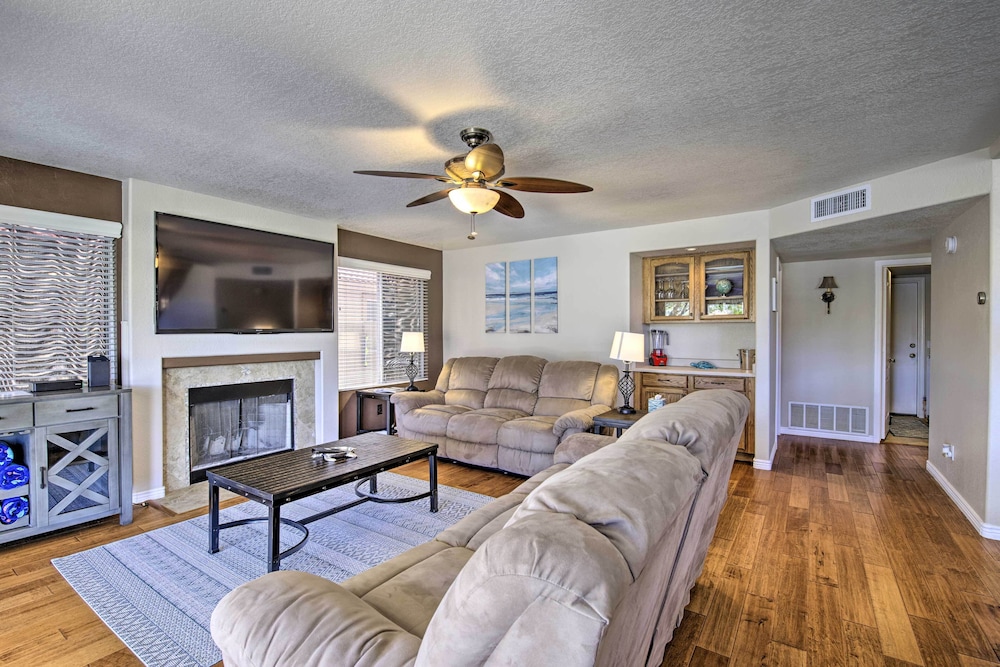 Boat Dock & Pool: Lakefront Glendale Getaway! - Glendale, AZ