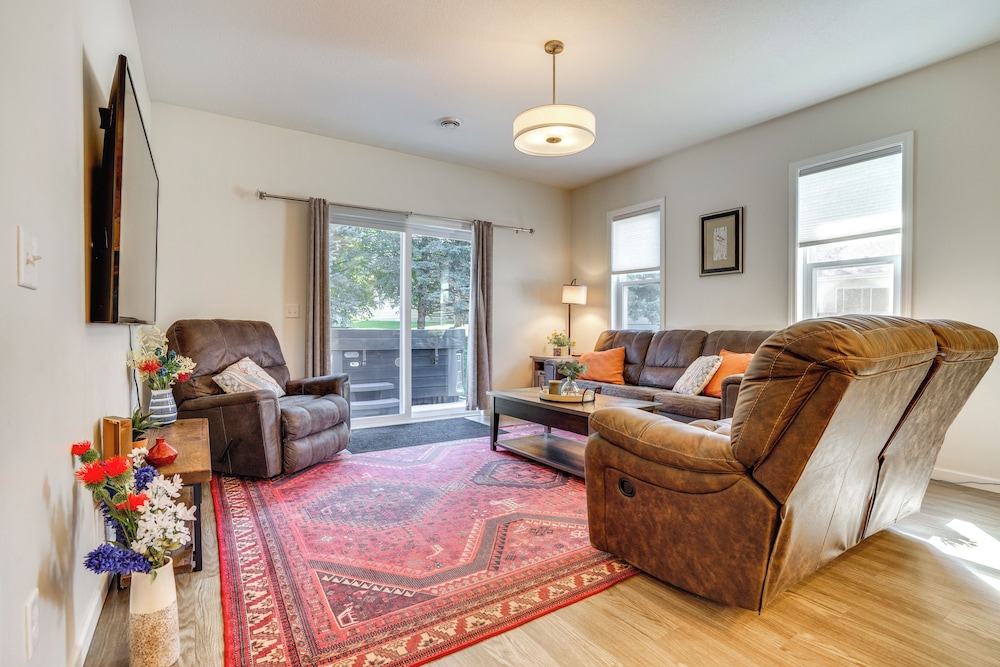 Mankato Getaway W/ Game Room & Salt Water Hot Tub! - Spring Lake, North Mankato