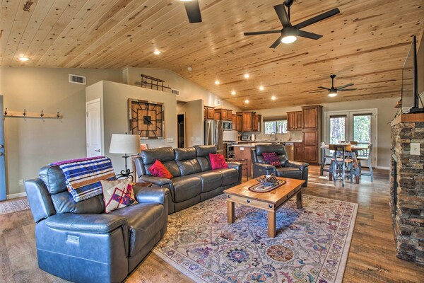 1 Mi To Rainbow Lake: Newly Built & Woodsy Retreat - Pinetop-Lakeside, AZ