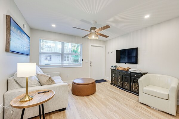 Sleek Coastal Abode: 1 Block To Naples Beach! - Beach Access, Naples