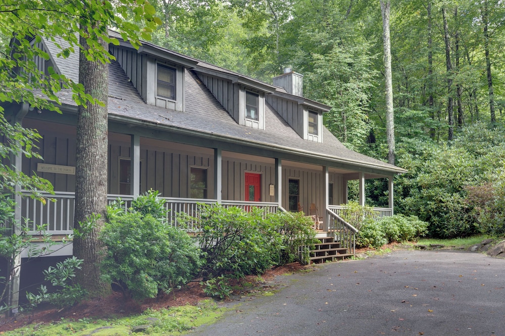 Creekside Family Retreat By Waterfalls & Hiking! - Sapphire, NC