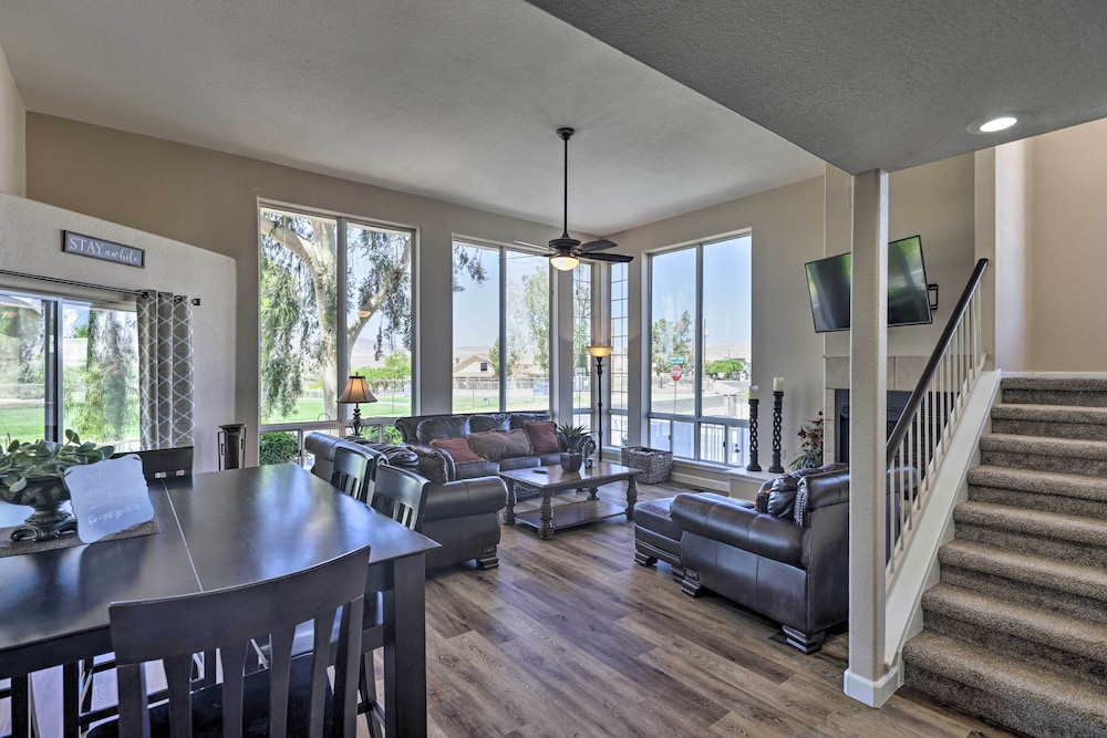 Amenity-packed Home W/ Hot Tub & River Views! - Bullhead City, AZ