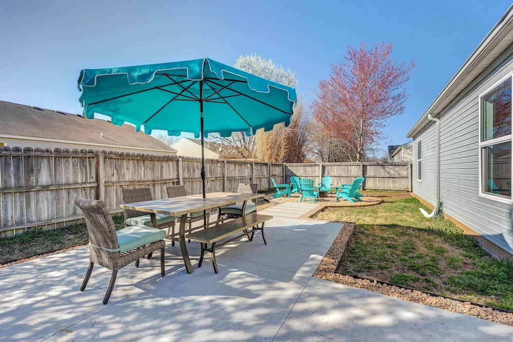 Chic Bentonville Home W/ Patio & Fire Pit! - Bentonville, AR