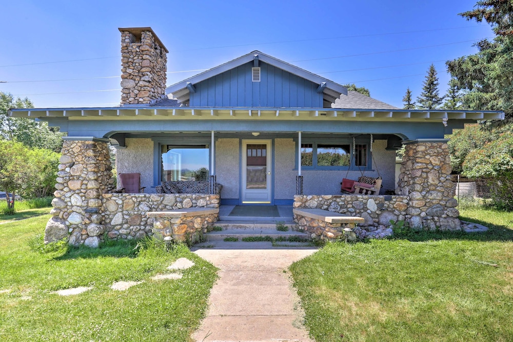 Custer Retreat W/ Pool Access, Walk To Downtown! - South Dakota