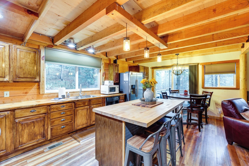 Peaceful Garden Valley Cabin W/ Private Deck! - Garden Valley, ID