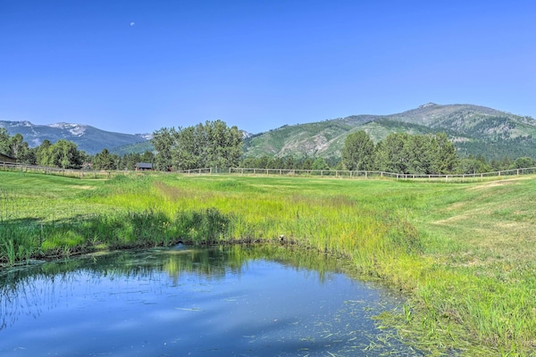 Montana Retreat: Original Hamilton Log Cabin! - Montana