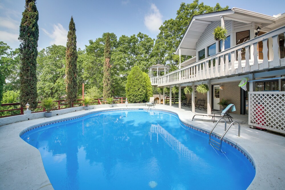 Private Pool: Lakefront Home In Hot Springs! - Hot Springs, AR