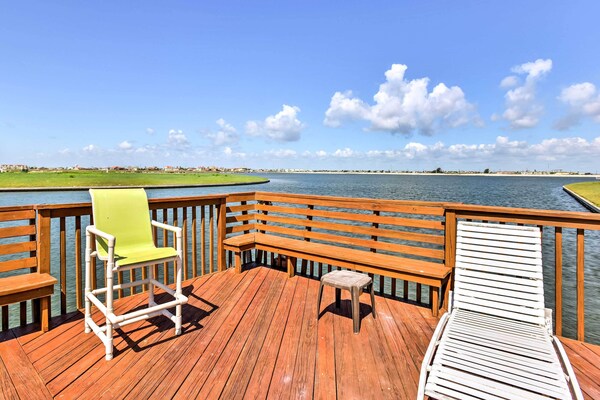Waterfront Corpus Christi Townhome W/ Pool & Dock! - North Padre Island, TX