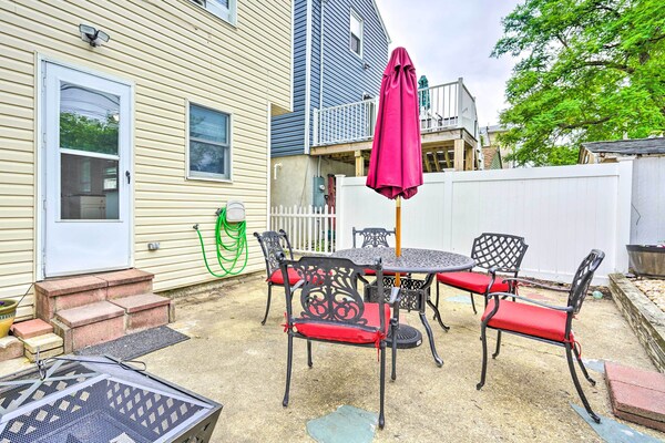 Family-friendly Keansburg Home: Walk To Beach! - New Jersey