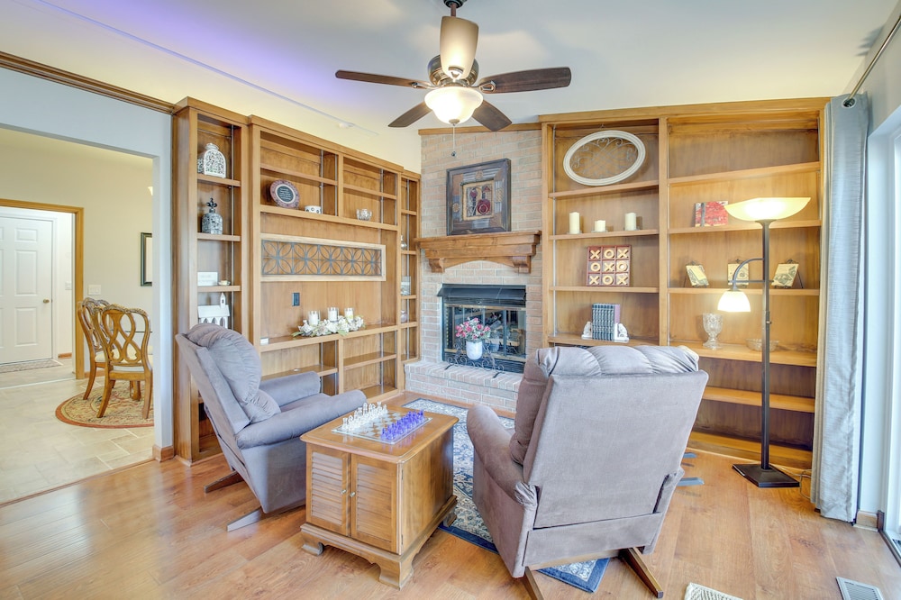 < 1 Mi To Lake: Hot Springs Village Escape W/ Deck - Hot Springs Village, AR