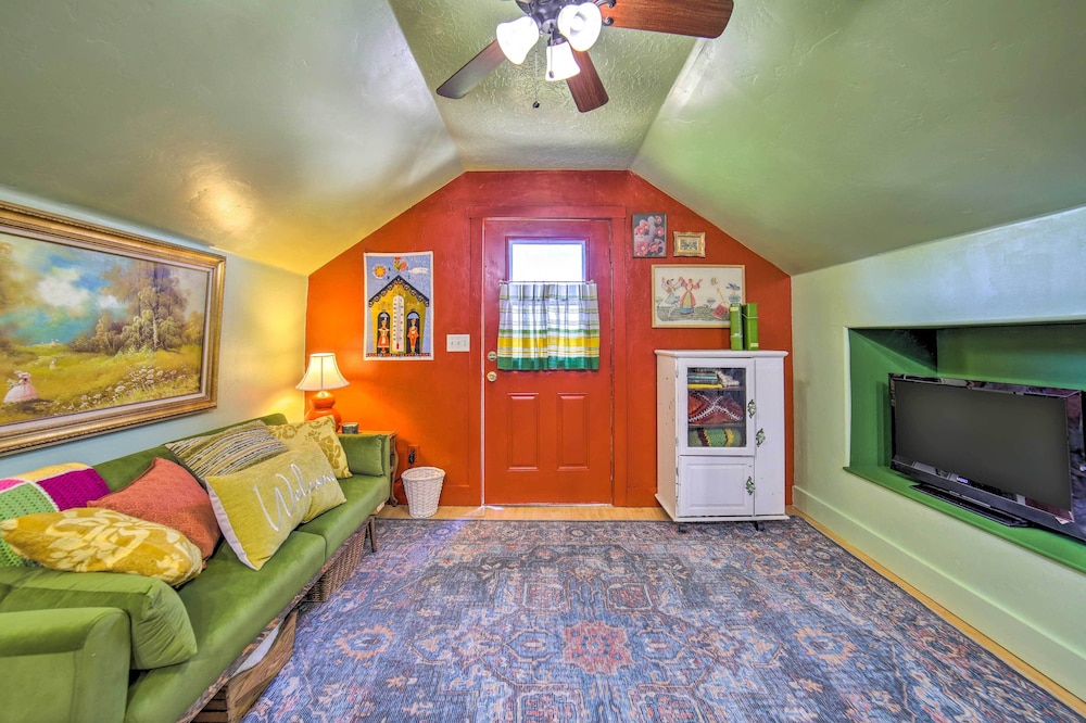 Colorful Sugar City Apartment ~ 4 Mi To Byu! - Rexburg, ID