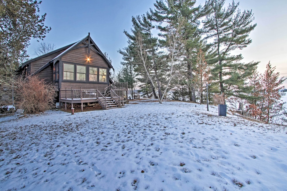 Waterfront Arkdale Retreat: 2 Acres W/ Deck & View - Buckhorn State Park, Necedah