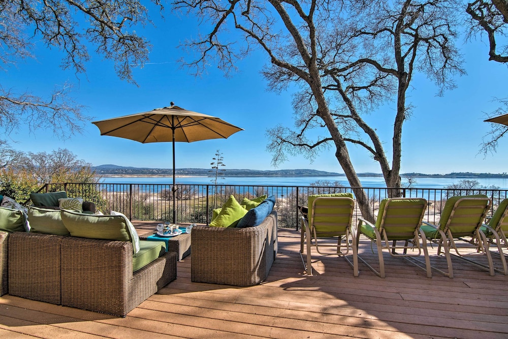 'Casa D'amore': Extravagant Lakefront Villa! - SeaQuest Folsom, Folsom
