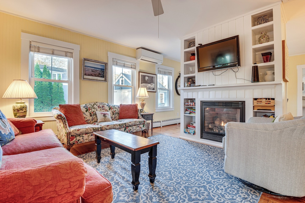 Kennebunk Cottage W/ Yard < 1 Mi To Beach! - Kennebunkport, ME