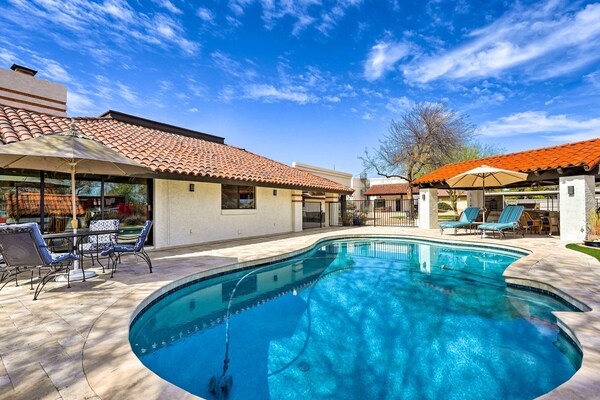 Pool & Putting Green: Pet-friendly Glendale Home - Phoenix, AZ