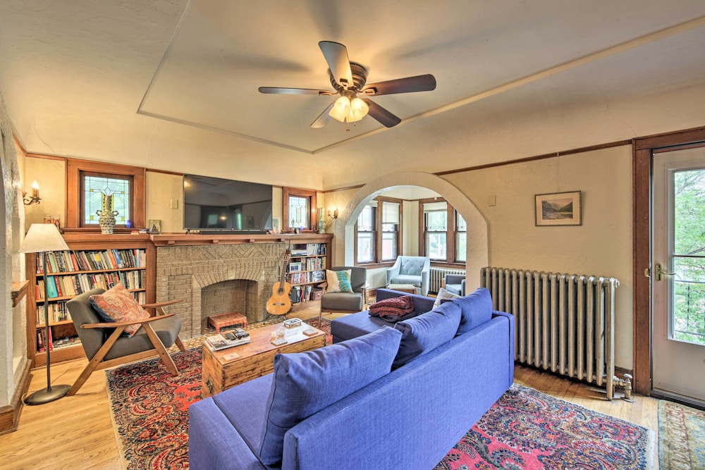 Chic Milwaukee Apartment In Hip Neighborhood! - Milwaukee, WI