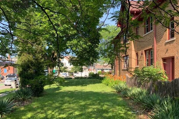 Chic Milwaukee Apartment In Hip Neighborhood! - Milwaukee