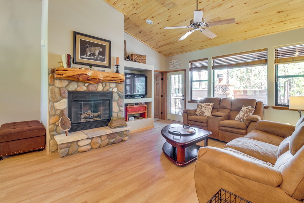 Custom Show Low Cabin W/ Deck At Torreon Resort - Show Low, AZ