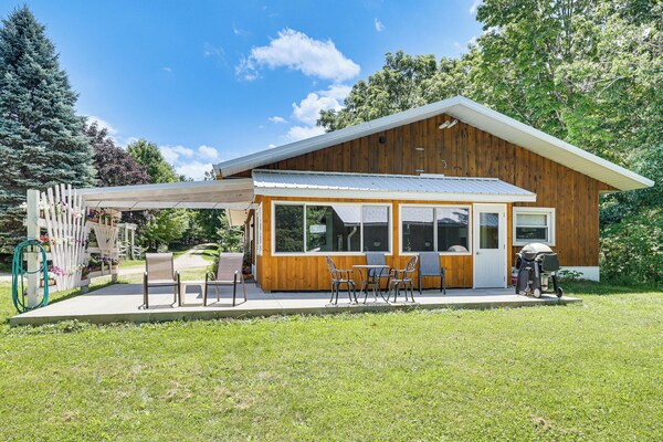 La Crescent Cottage On Minnesota Bluffs W/ View! - Minnesota