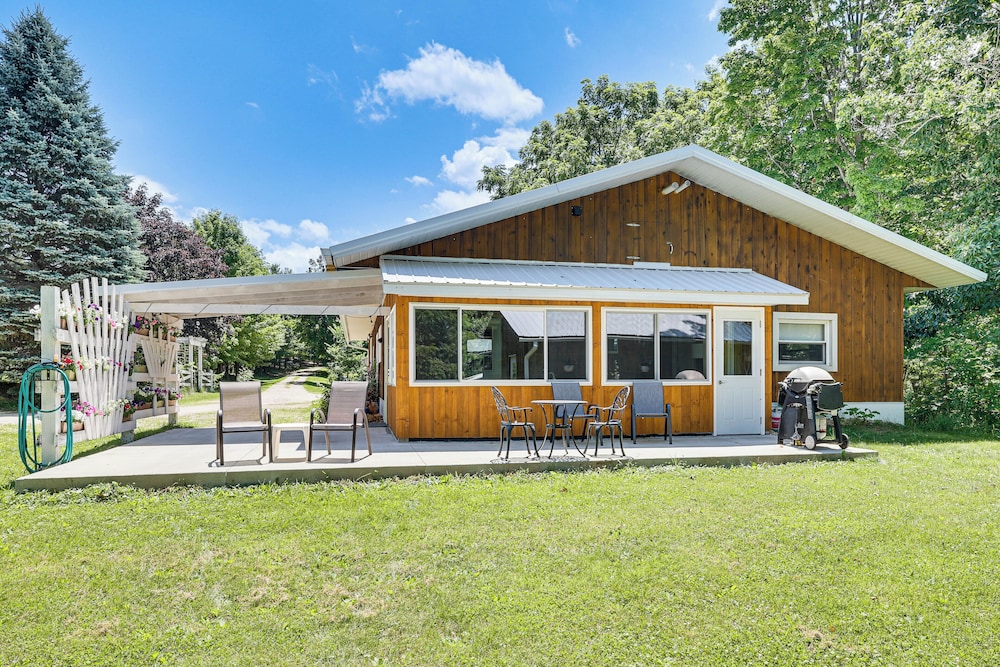 La Crescent Cottage On Minnesota Bluffs W/ View! - Pickwick, MN