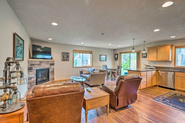 Hammond Home 2 Blocks To Marina & Columbia River! - Warrenton, OR