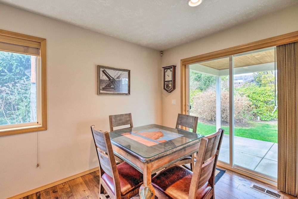 Hammond Home 2 Blocks To Marina & Columbia River! - Warrenton, OR
