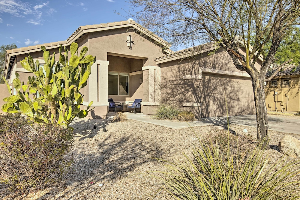 Fire Pit, Covered Patio: Stylish Goodyear Refuge - Goodyear, AZ