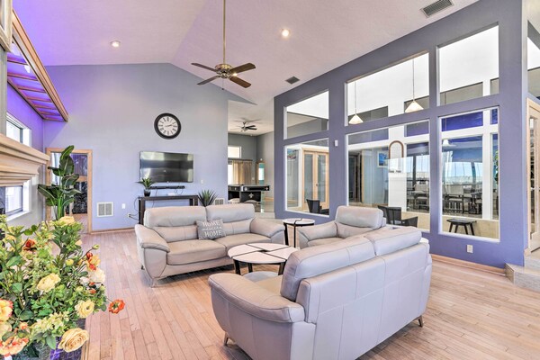 Huge Home W/ Pool Table Near St Pete Beach! - Redington Beach, FL