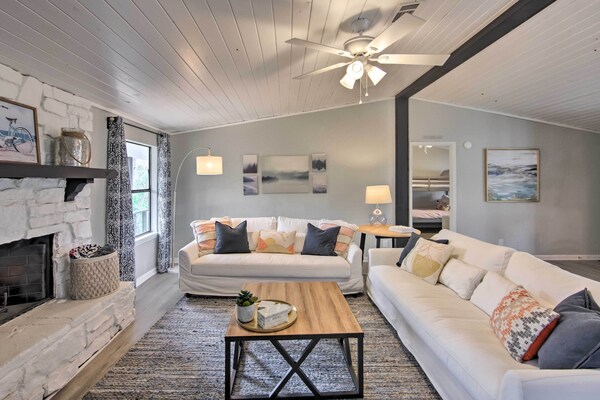 Lake View & Decks: Pet-friendly Mabank Home - Purtis Creek State Park, Eustace