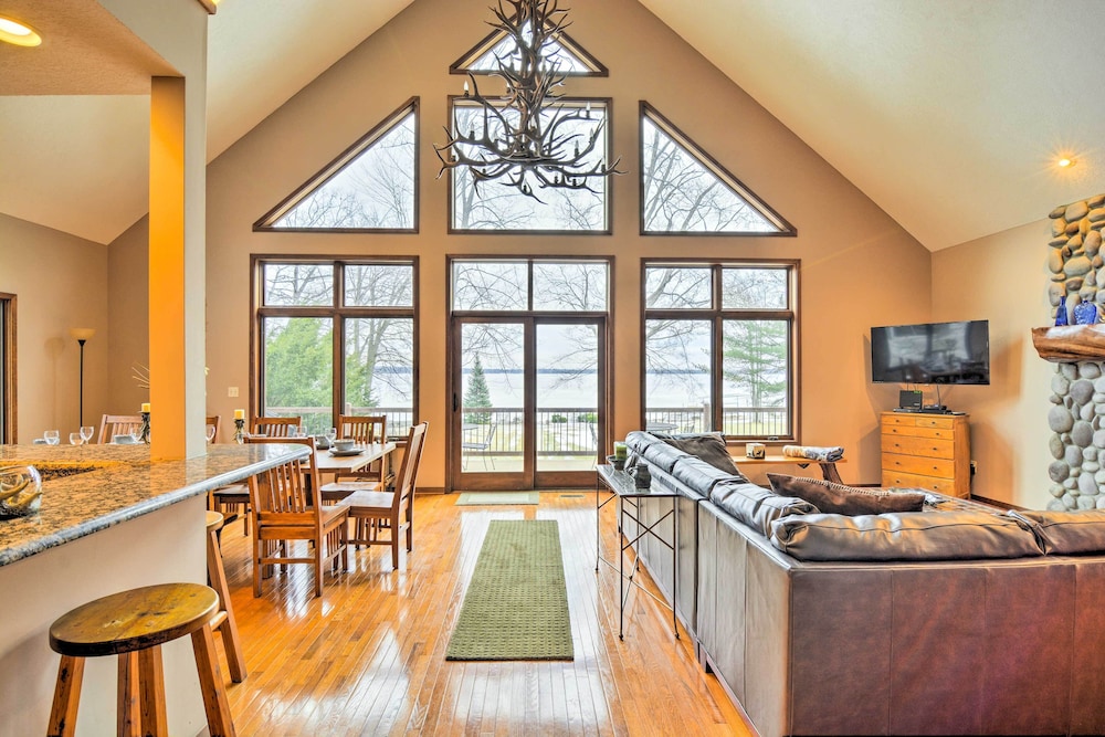 Lakefront Roscommon Home W/ Game Room & Dock! - Higgins Lake, MI