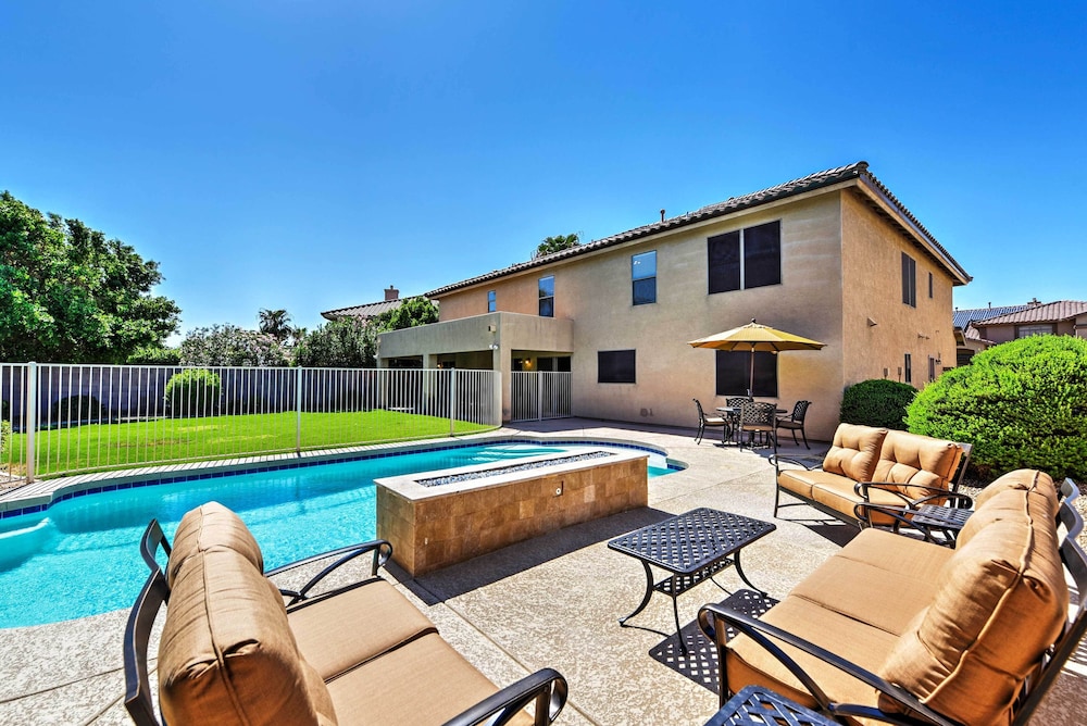 Spacious Litchfield Park Home W/ Yard, Heated Pool - Avondale, AZ