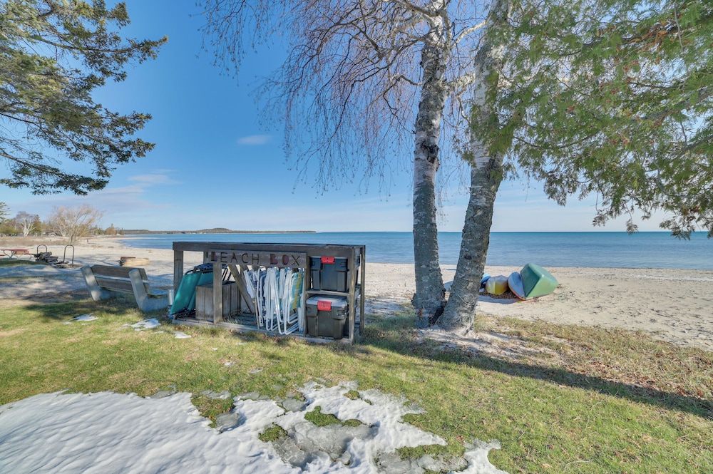 St. Ignace Cottage W/ Deck & Beach On Lake Huron! - Mackinac Island, MI
