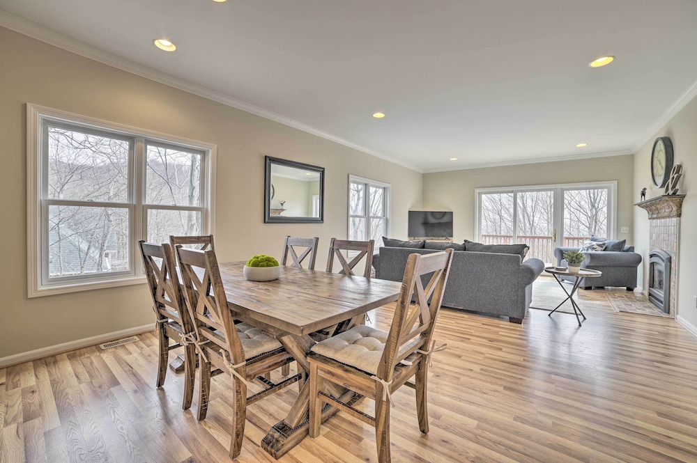 1 Mi To Nubs Nob: Pet-friendly Home W/ Hot Tub - Harbor Springs, MI