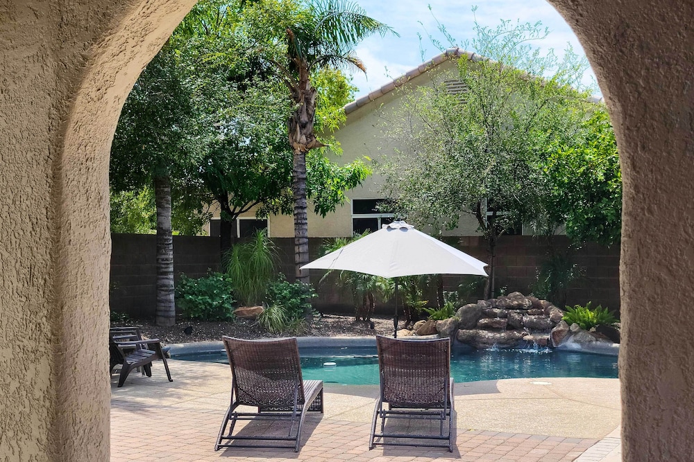 Beautiful Backyard: Comfortable Phoenix Getaway! - Tempe, AZ