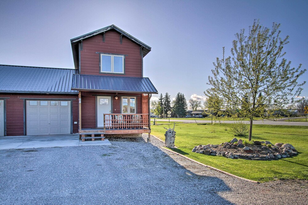 Updated Townhouse W/ Pergola, Walk To Downtown! - Montana
