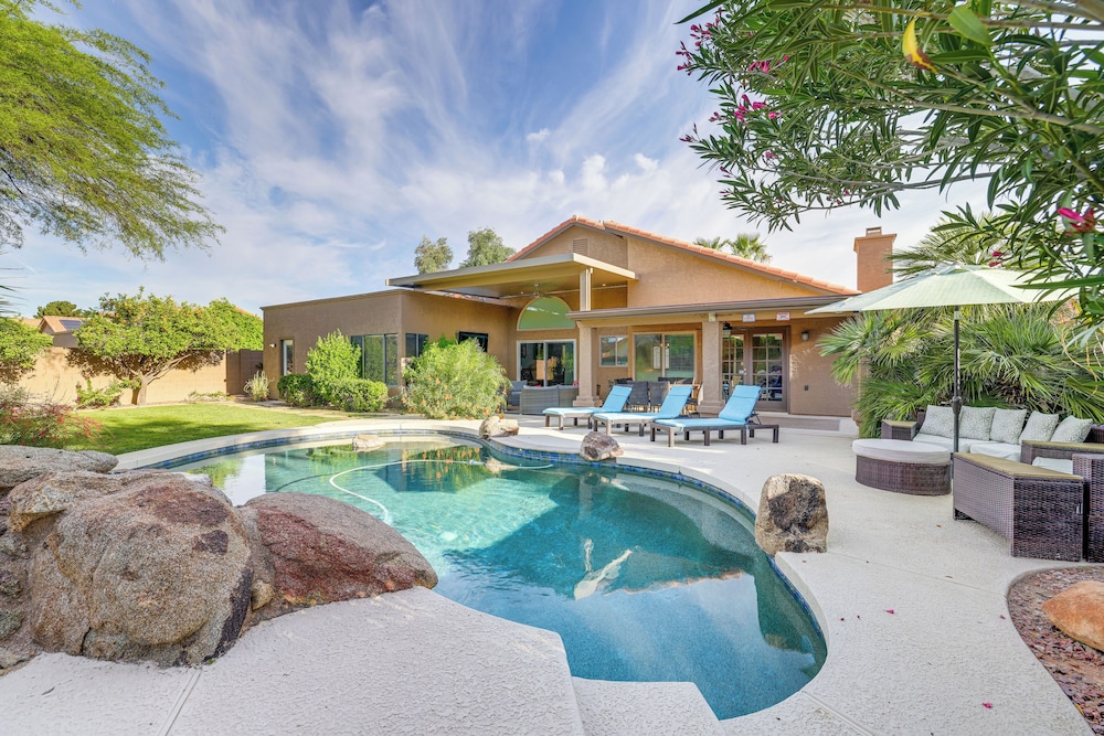 Saltwater Pool & Grill: Tempe Retreat! - Chandler, AZ